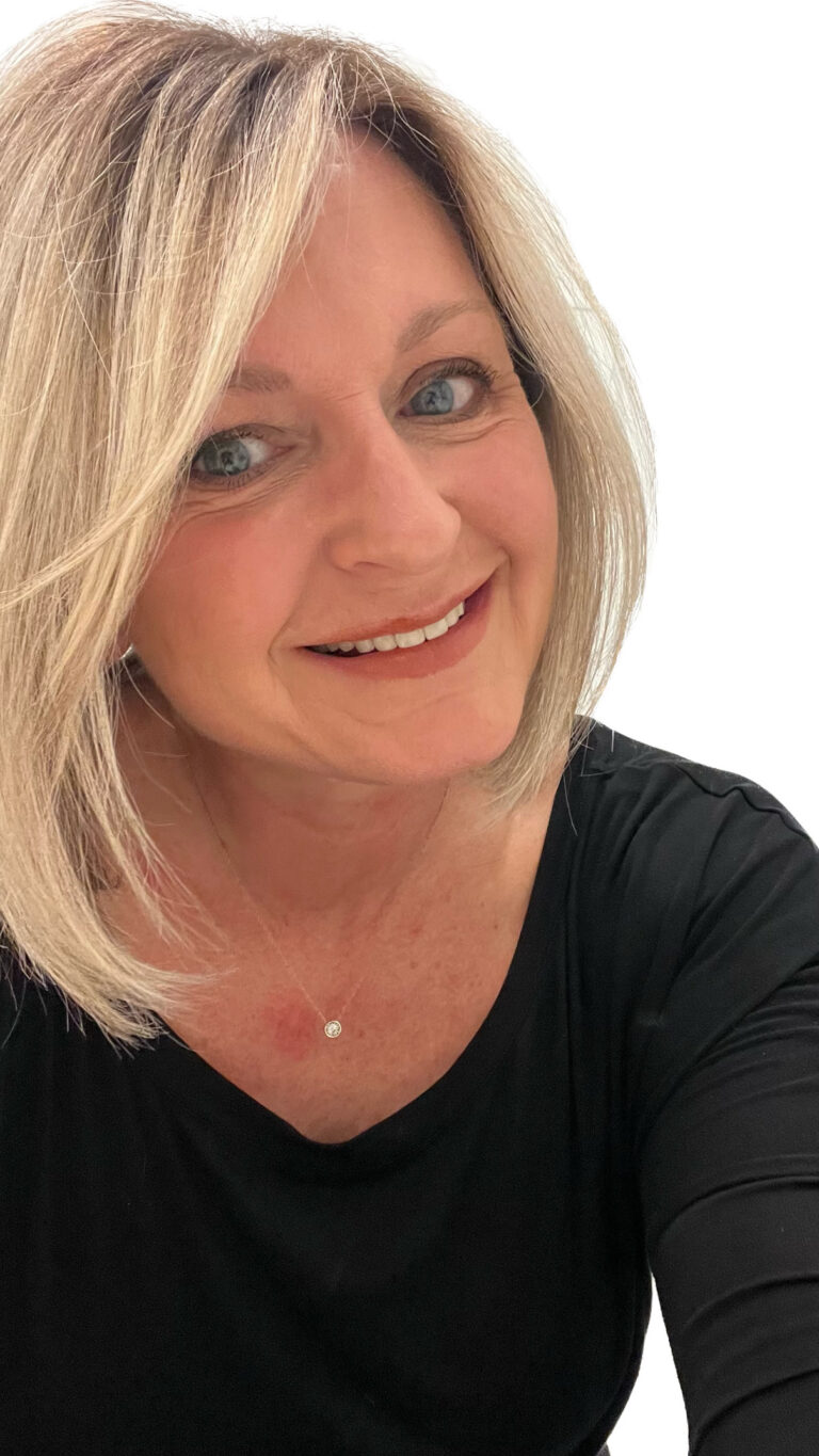 Round Rock Hair Stylists- The Mirror And I Salon